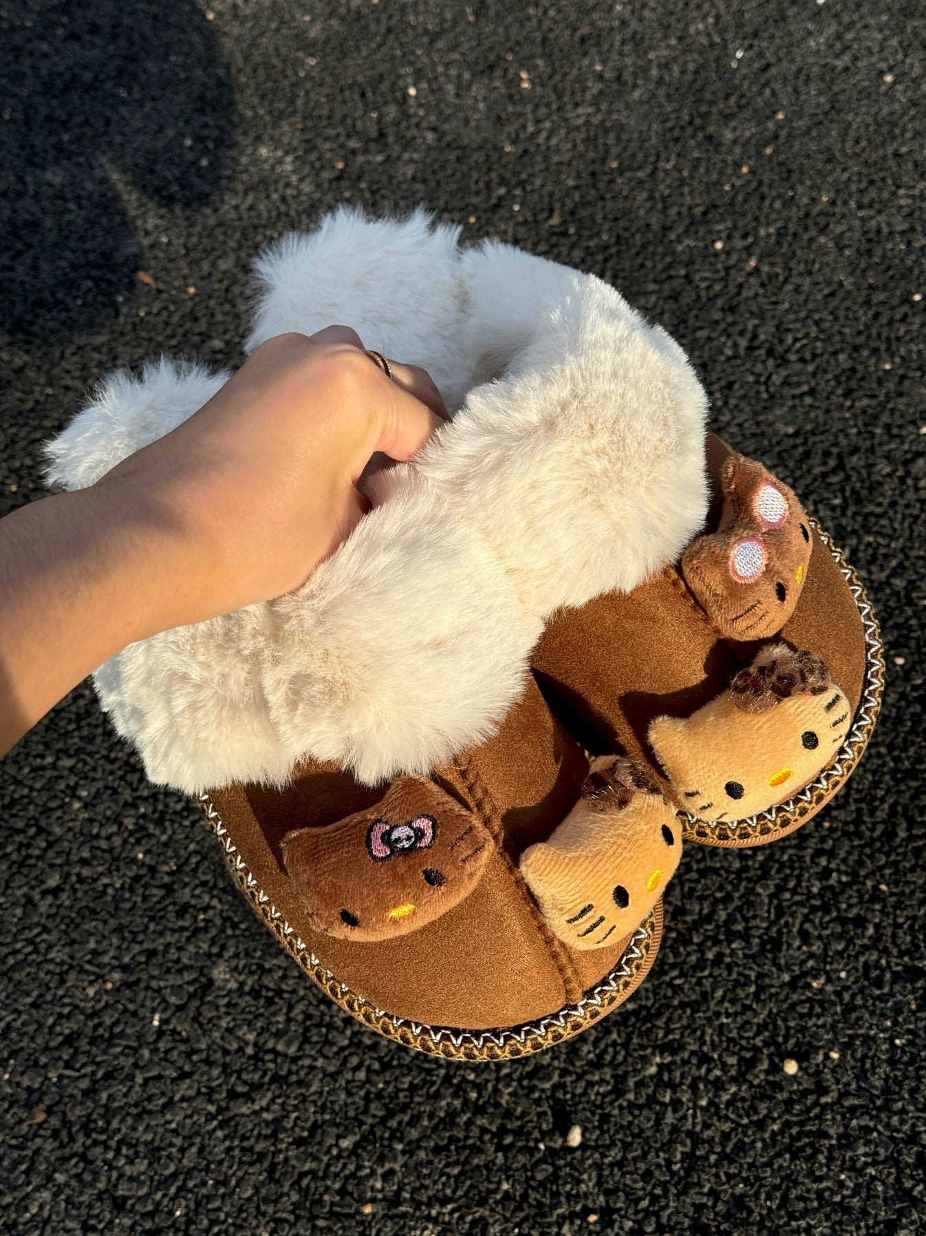 Hello Kitty Ugg Slippers – Luxandluxy