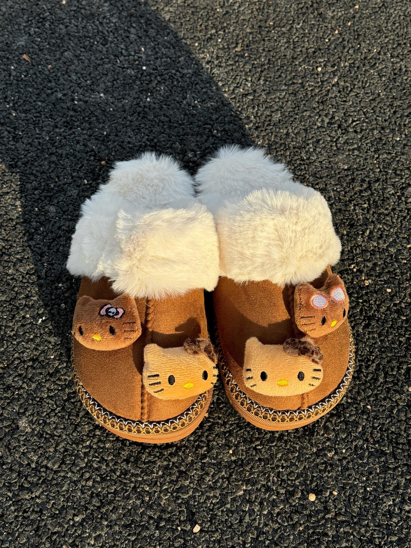 Hello Kitty Ugg Slippers – Luxandluxy
