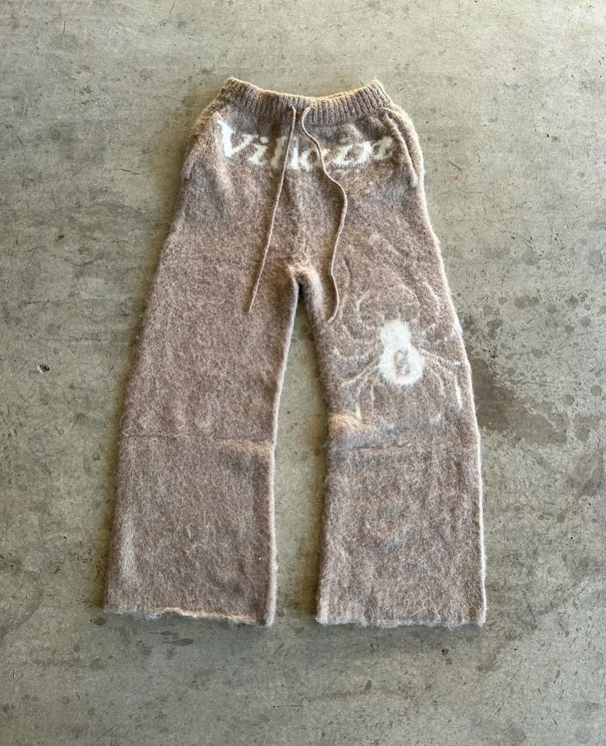 Villain Spider Lounge Pants – Luxandluxy