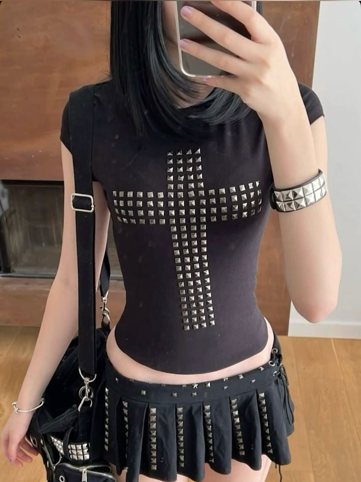 Fitted Cross Studded Tee – Luxandluxy